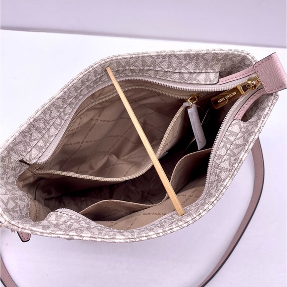 Michael Kors | Bags | Michael Kors Jet Set Travel Large Logomessenger ...